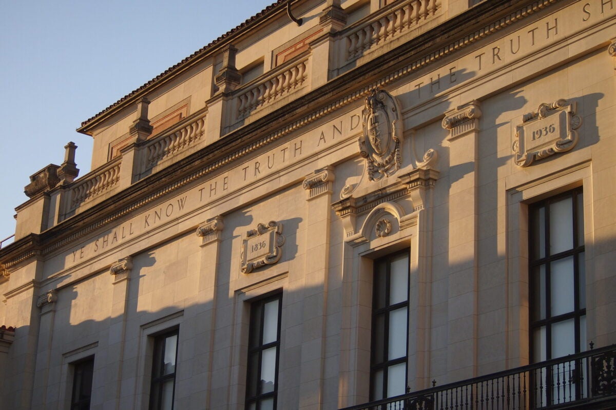 UT Austin Projects More Than 75% of Class Seats Will Be Online This ...