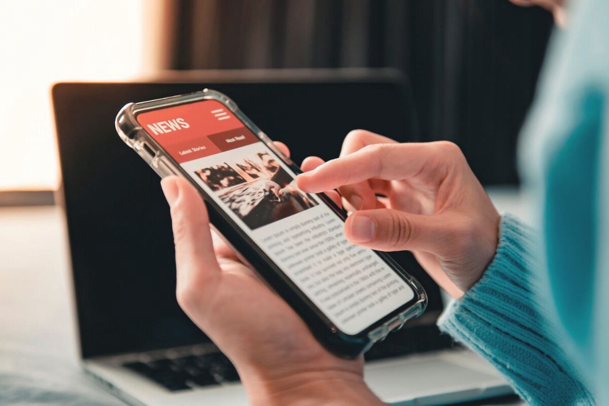Sharing on Social Media Makes Us Overconfident in Our Knowledge - UT ...
