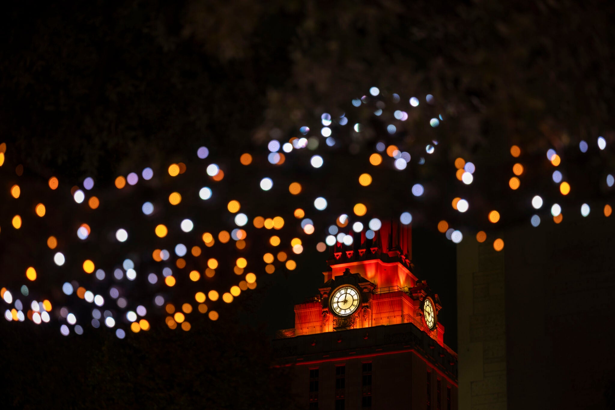UT Austin Rings in the Holidays with New ‘Longhorn Lights’ Tradition ...